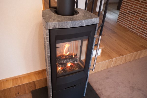 大阪府堺市で薪ストーブ TermaTech TT30GS の設置 | 北欧直販｜薪ストーブと煙突の設置・施工